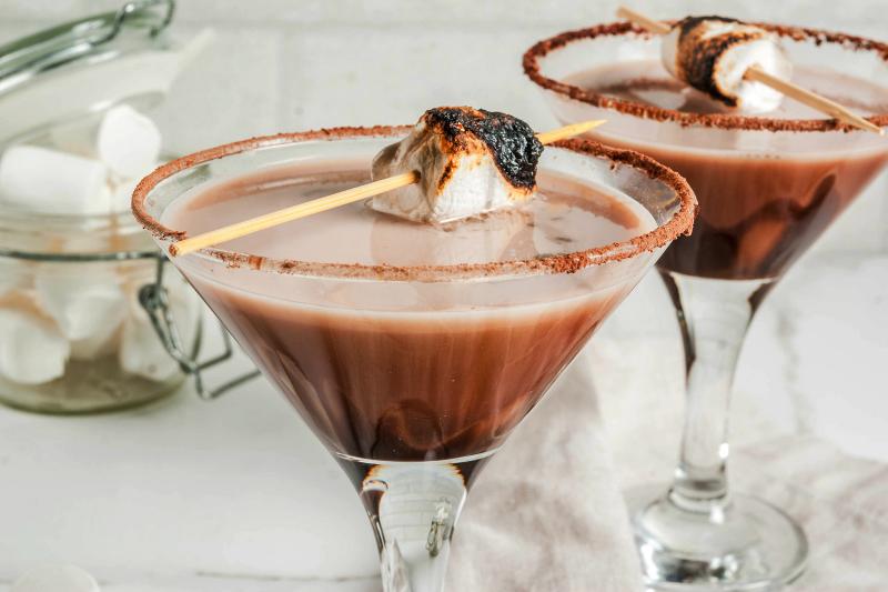 19 Camping Cocktails to Light You Up by the Fire | LoveToKnow
