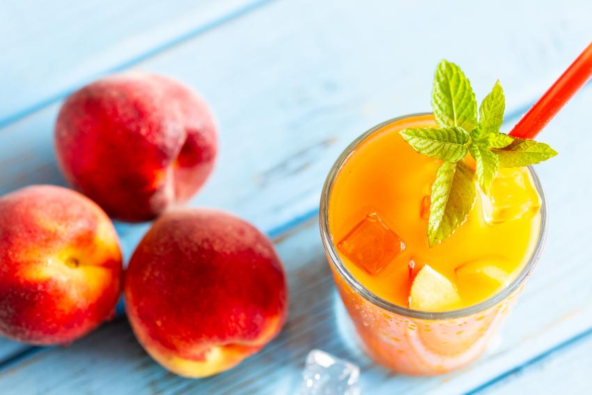 7 Peach Mocktails That Won't Leave You Feeling Fuzzy | LoveToKnow