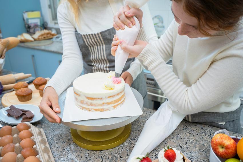 14 Types of Frosting & How to Use Them for Creative Bakes | LoveToKnow