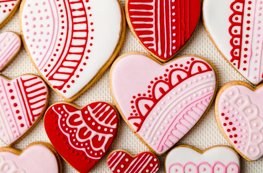 14 Types of Frosting & How to Use Them for Creative Bakes | LoveToKnow