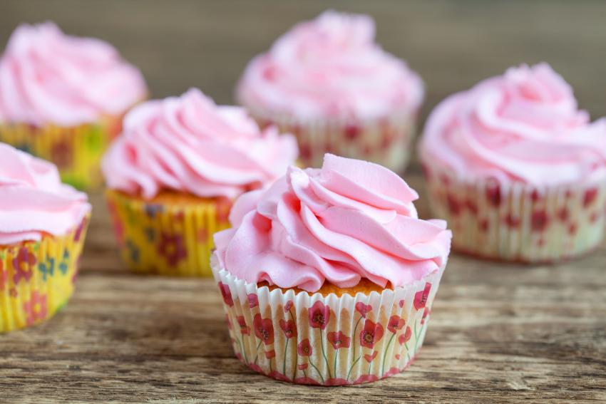 14 Types of Frosting & How to Use Them for Creative Bakes | LoveToKnow