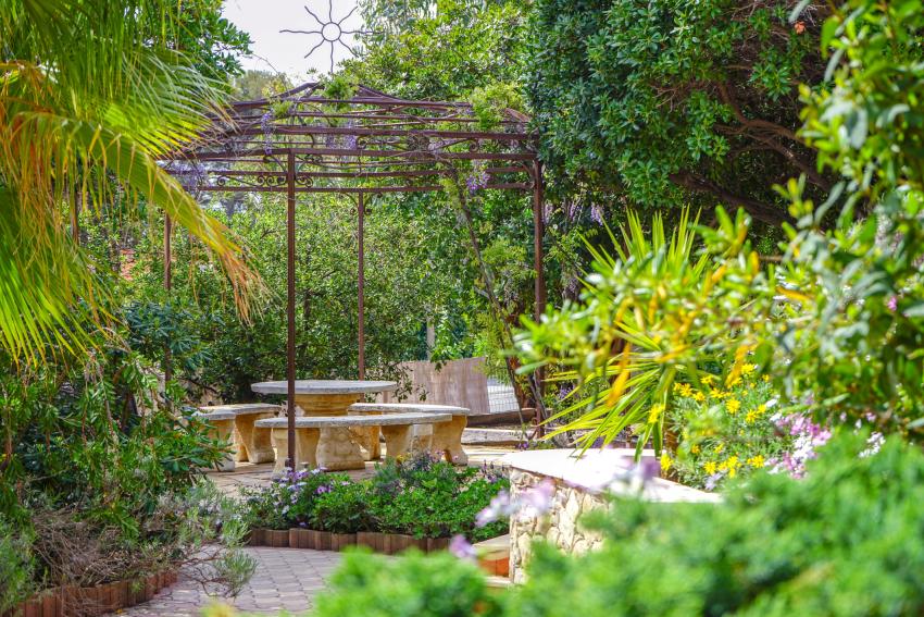 32 Meditation Garden Ideas for a Peaceful Outdoor Space | LoveToKnow