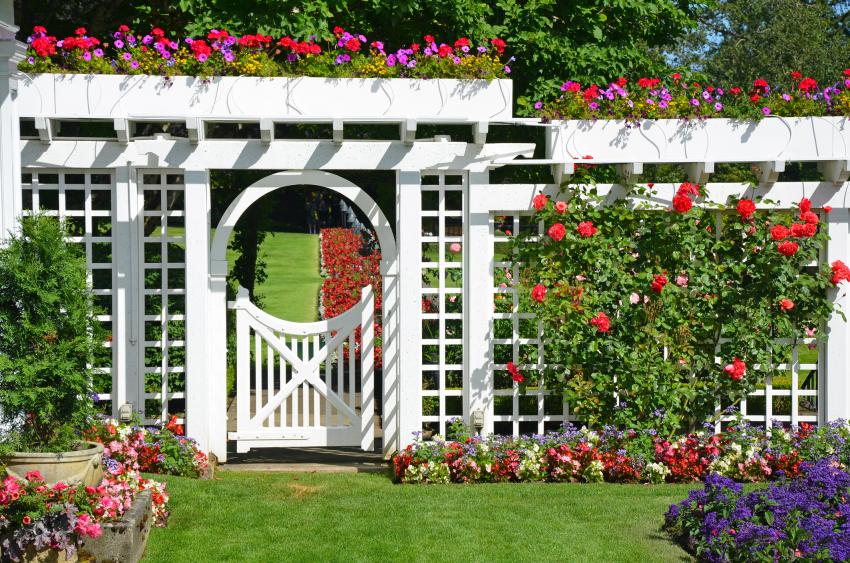 Add Victorian Charm to Your Yard With 13 Cottage Garden Ideas | LoveToKnow