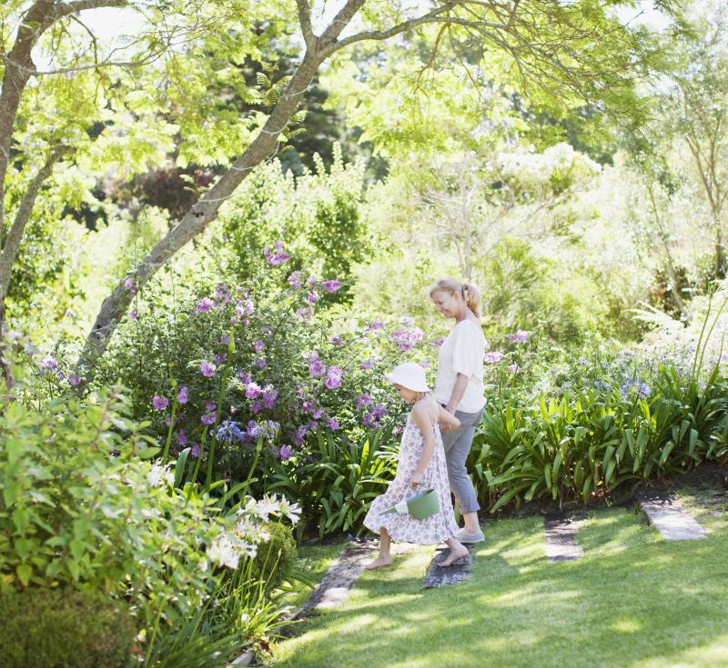 Add Victorian Charm to Your Yard With 13 Cottage Garden Ideas | LoveToKnow