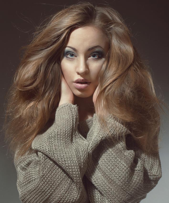 Photos of Women with Long Hair | LoveToKnow