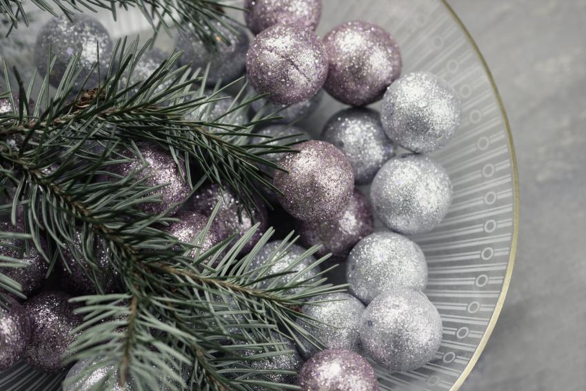 18 Sparkling Ideas for Decorating With Glass Bowls | LoveToKnow