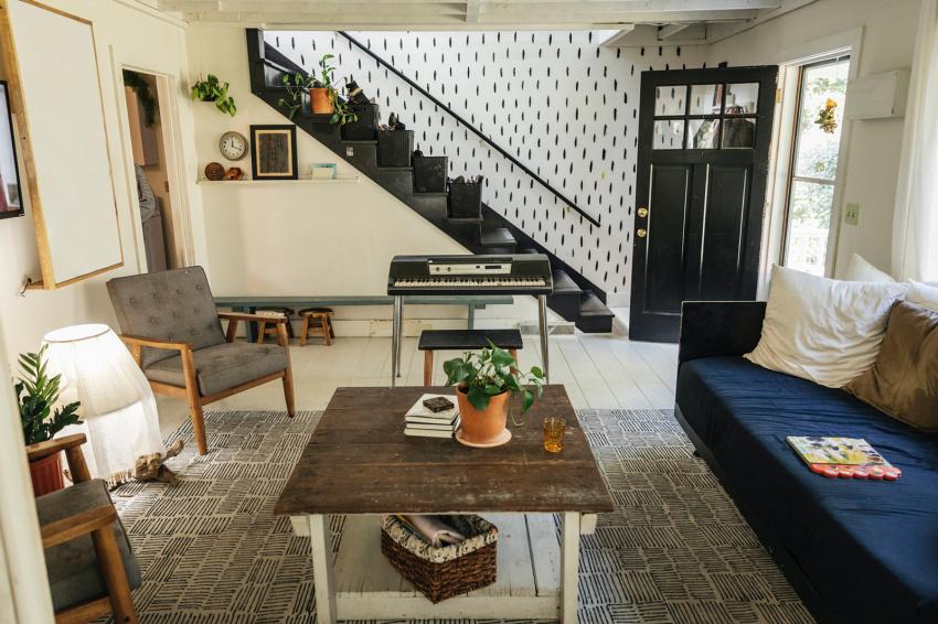 9 Enclosed Stairway Decorating Ideas so You Can Climb in Style | LoveToKnow