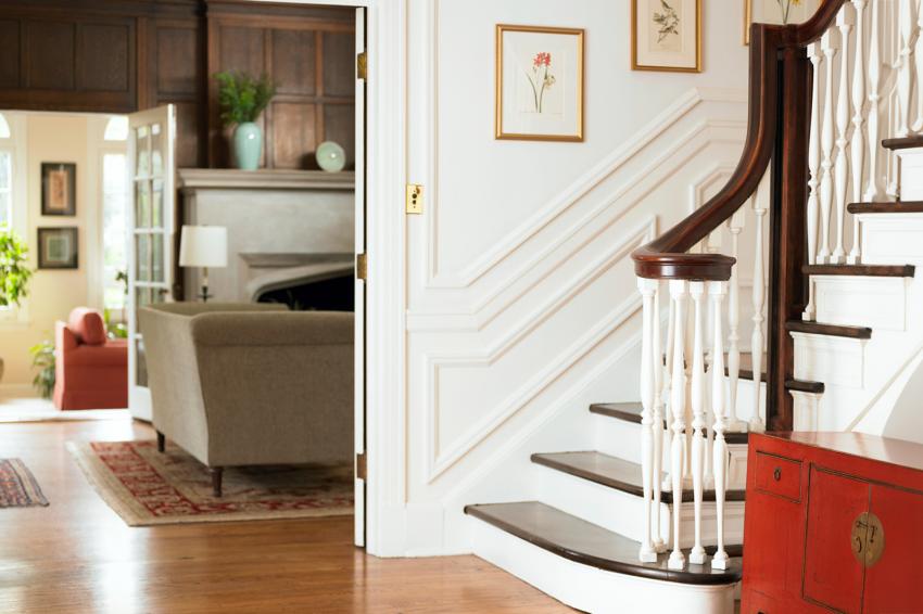 9 Enclosed Stairway Decorating Ideas so You Can Climb in Style | LoveToKnow