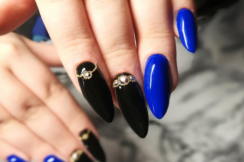 25 Chic, Sleek & Edgy Black Nail Ideas for Any Season | LoveToKnow