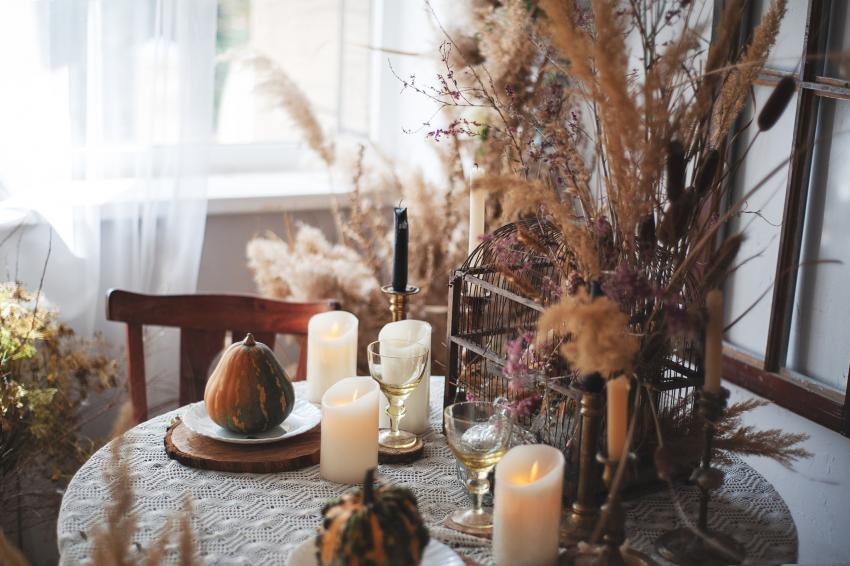 21 Warm & Cozy Fall Table Decor Ideas to Welcome Autumn | LoveToKnow