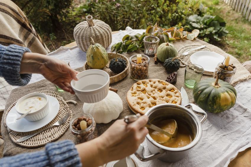 21 Warm & Cozy Fall Table Decor Ideas to Welcome Autumn | LoveToKnow
