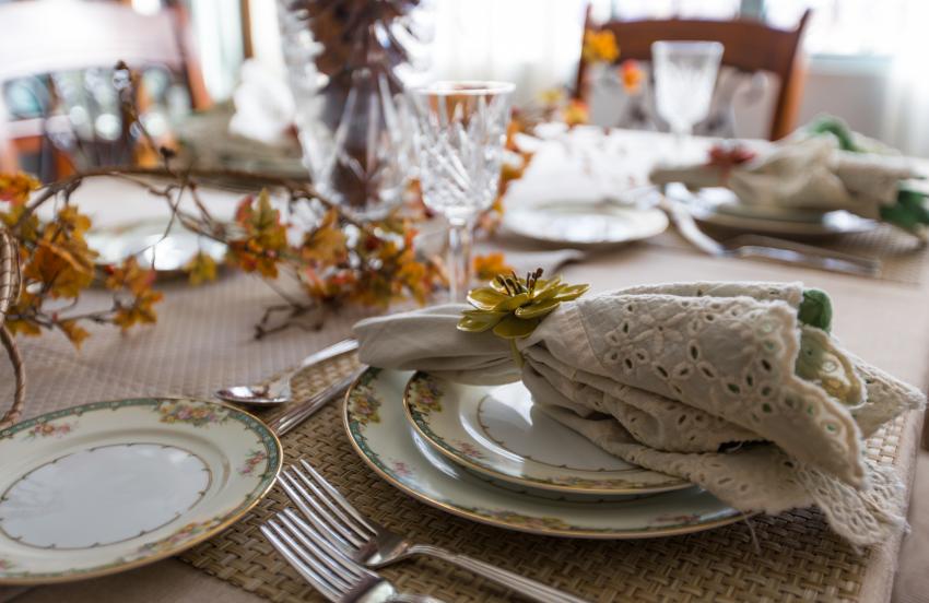 21 Warm & Cozy Fall Table Decor Ideas to Welcome Autumn | LoveToKnow