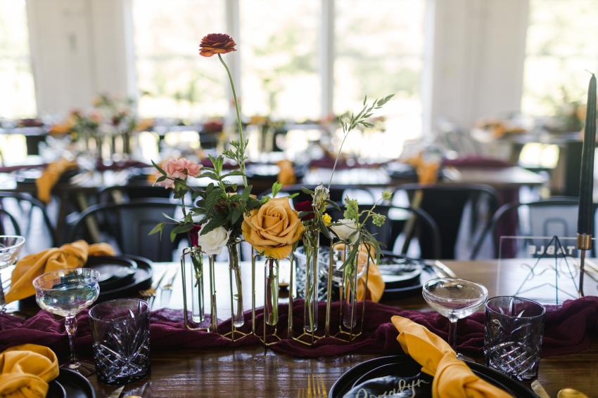 21 Warm & Cozy Fall Table Decor Ideas to Welcome Autumn | LoveToKnow