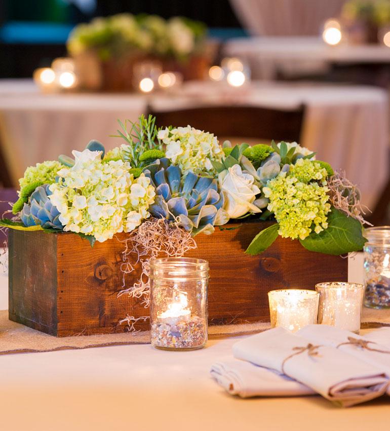 Chic & Simple Brunch Table Decorations: 15 Ideas | LoveToKnow