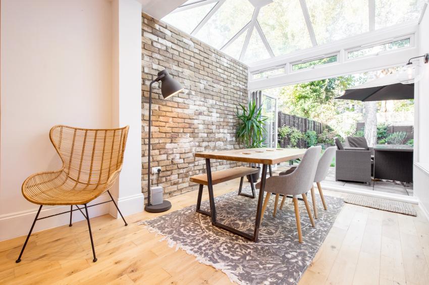 9 Beautiful Lanai Decorating Ideas | LoveToKnow