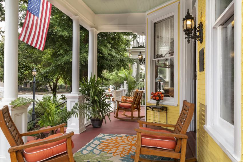 17 Spring Porch Decor Ideas to Refresh Your Outdoor Space | LoveToKnow