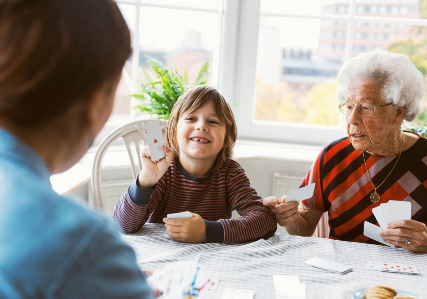 13 Easy Card Games for Kids That'll Keep Them Interested | LoveToKnow
