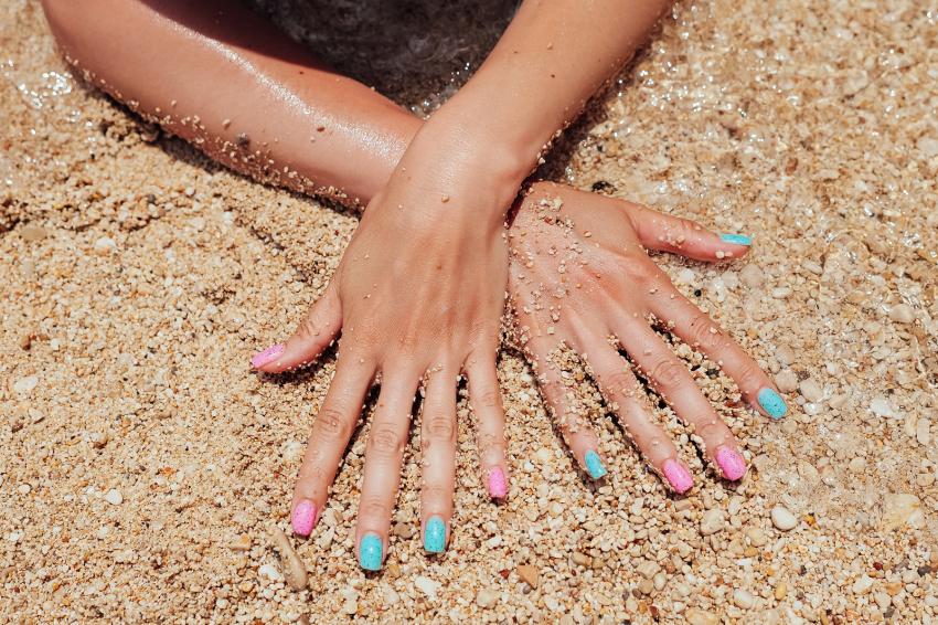 12 Breezy Vacation Nail Ideas With Getaway Glam | LoveToKnow