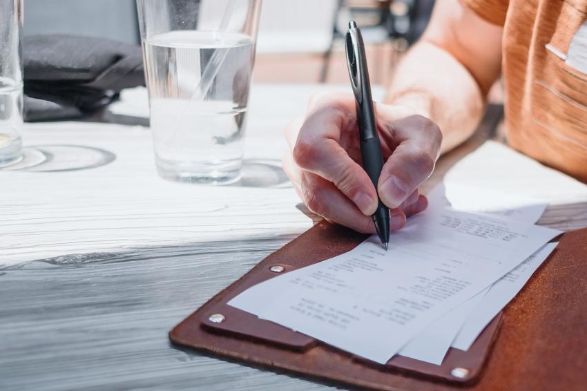 15 Guidelines for When to Tip in Today's World | LoveToKnow