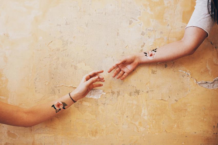 12 Friendship Symbols From Across the Ages | LoveToKnow