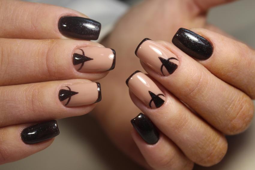 25 Chic, Sleek & Edgy Black Nail Ideas for Any Season | LoveToKnow