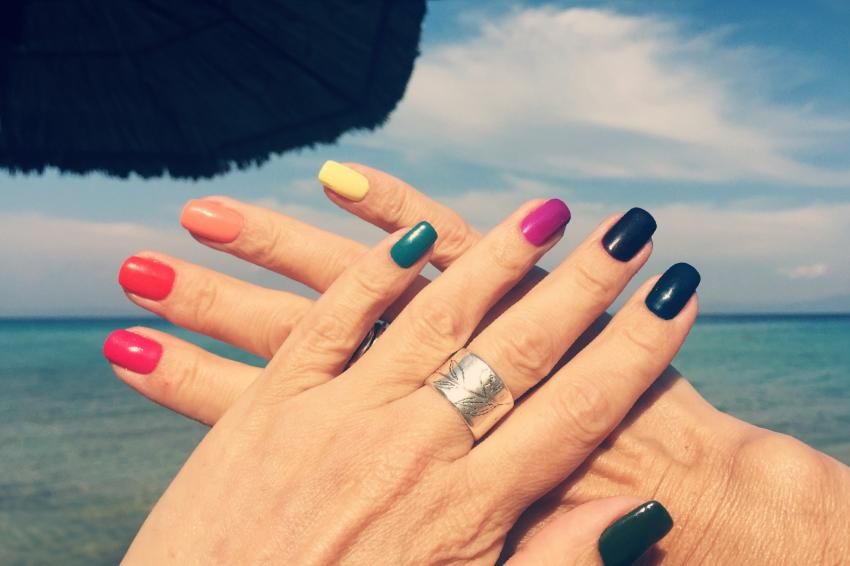12 Breezy Vacation Nail Ideas With Getaway Glam | LoveToKnow
