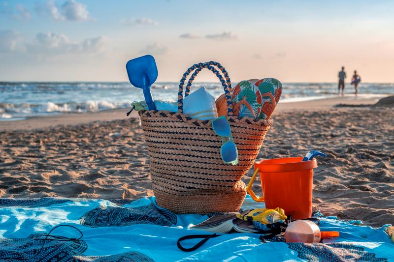 What to Bring to the Beach: The Ultimate Packing List for Families ...