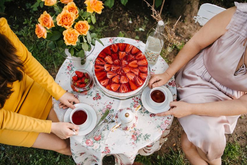 12 Ideas for an Elegant Garden Tea Party | LoveToKnow