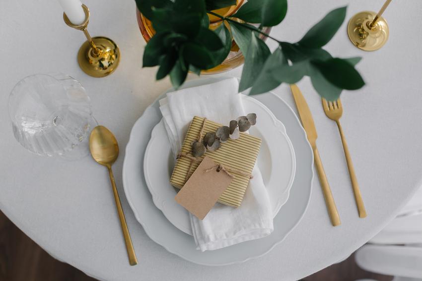 8 Ideas for a Gold-Themed Party That Glitters | LoveToKnow