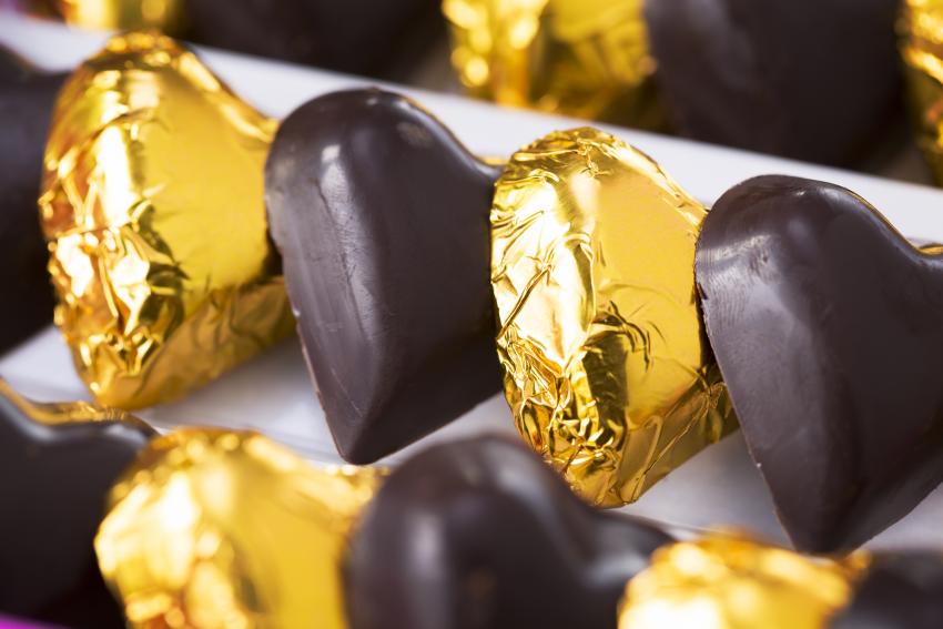 8 Ideas for a Gold-Themed Party That Glitters | LoveToKnow