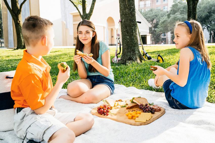 16 Kids' Spring Birthday Party Ideas for Your Little Flower or Bud ...