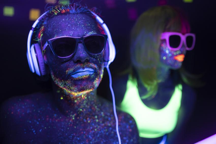15 Neon Party Ideas Glowing With Pizzaz | LoveToKnow