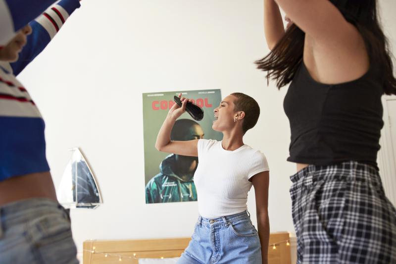 50 Dance Party Songs to Get People on Their Feet | LoveToKnow