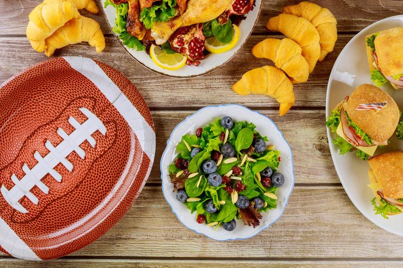 18 Crowd-Pleasing Super Bowl Potluck Foods That'll Get All the Cheers ...