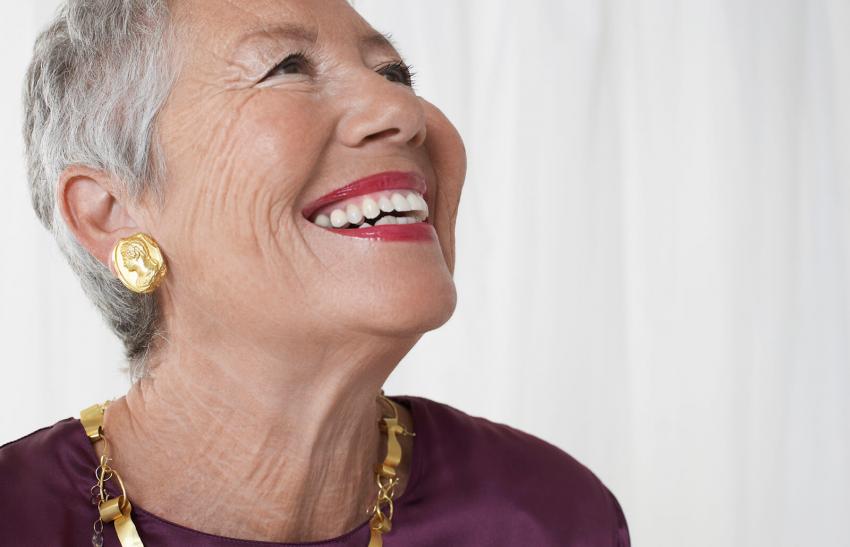 Your Best Clothing Colors to Wear With Gray Hair to Look Amazing ...