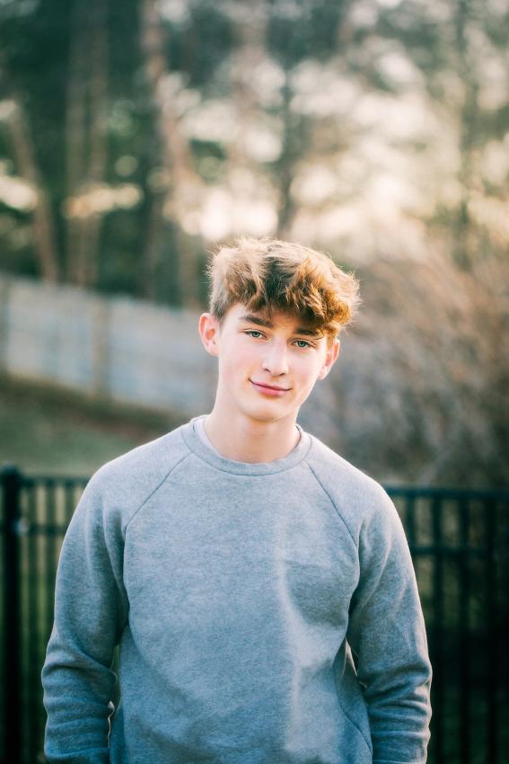 18 Senior Photo Ideas to Capture What's Unique About You | LoveToKnow