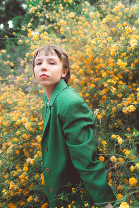 18 Senior Photo Ideas to Capture What's Unique About You | LoveToKnow