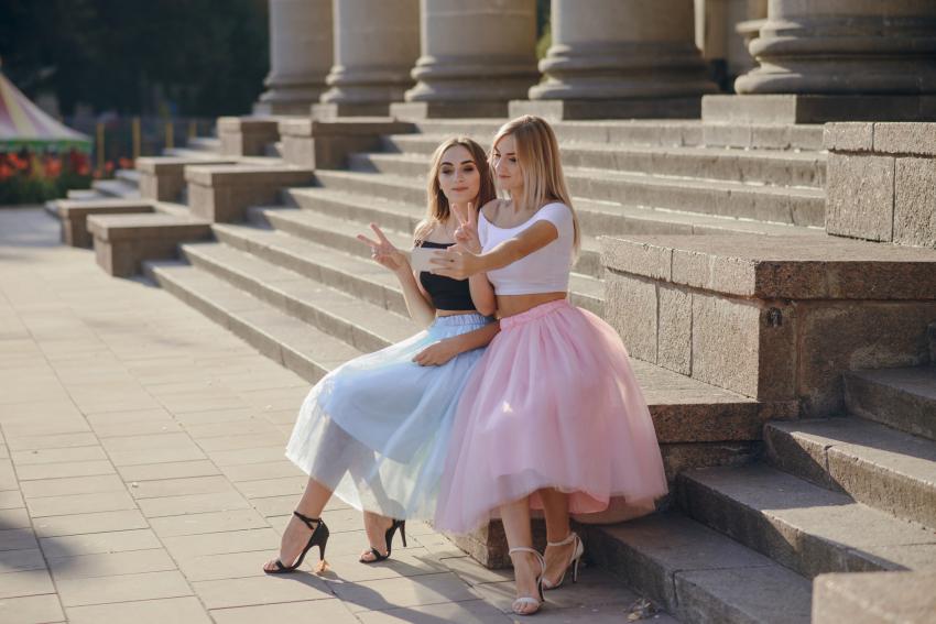 15 Instagram-Worthy Places to Take Prom Pictures | LoveToKnow