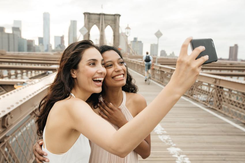 15 Instagram-Worthy Places to Take Prom Pictures | LoveToKnow