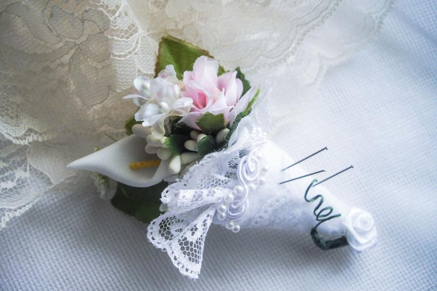 13 Alternative Prom Corsages for a Look That's Uniquely You | LoveToKnow