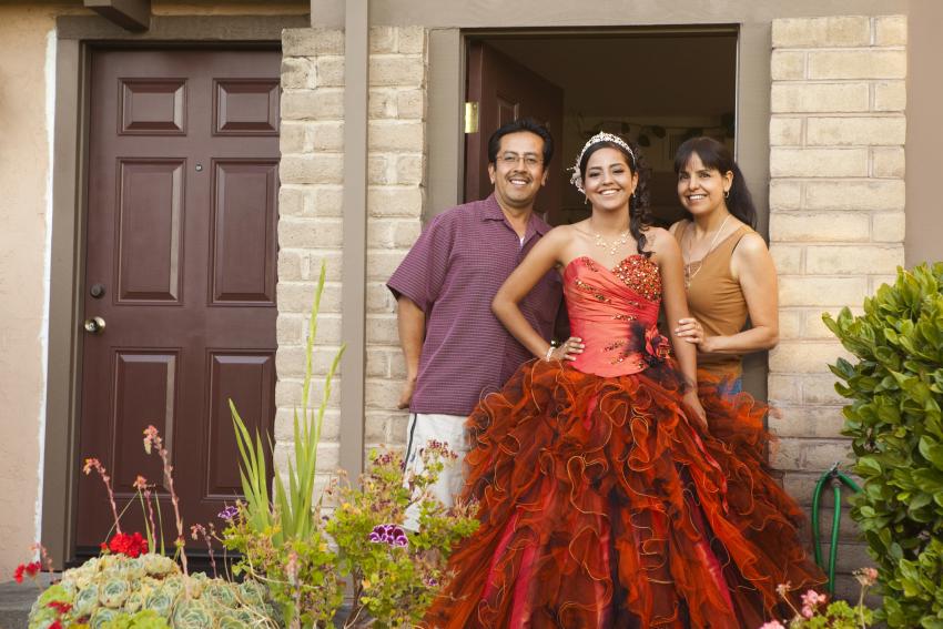 14 Tips for Taking Stunning Prom Pictures | LoveToKnow