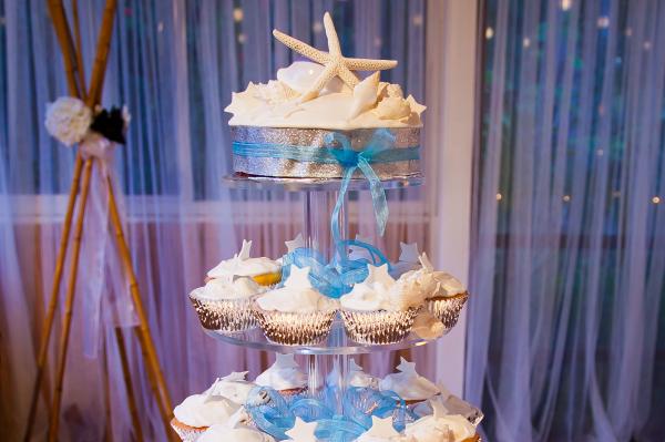 Creative Cupcake Ideas for a Beach-Themed Wedding | LoveToKnow