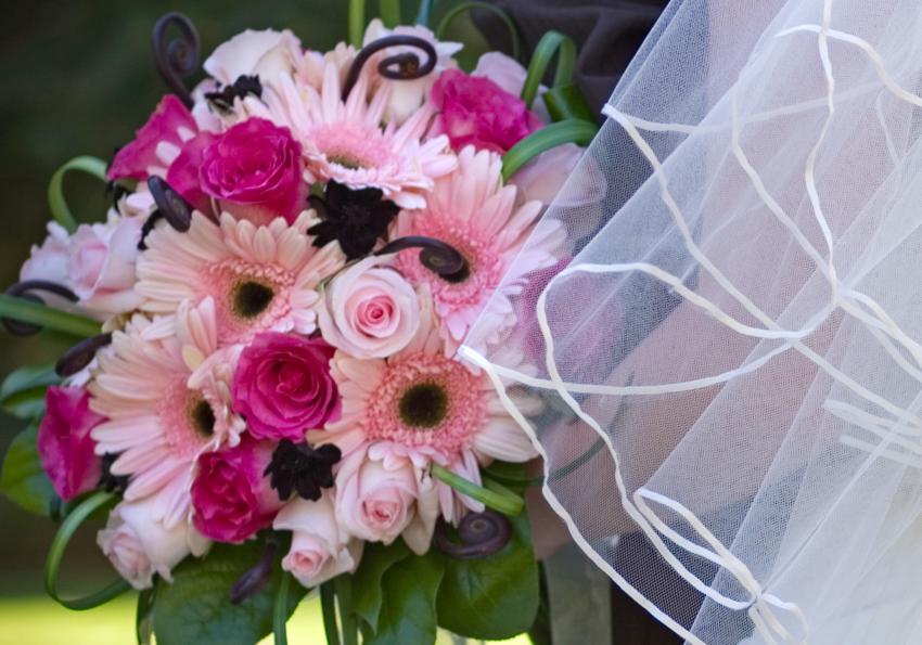 Stunning Gerbera Daisy Wedding Bouquets | LoveToKnow