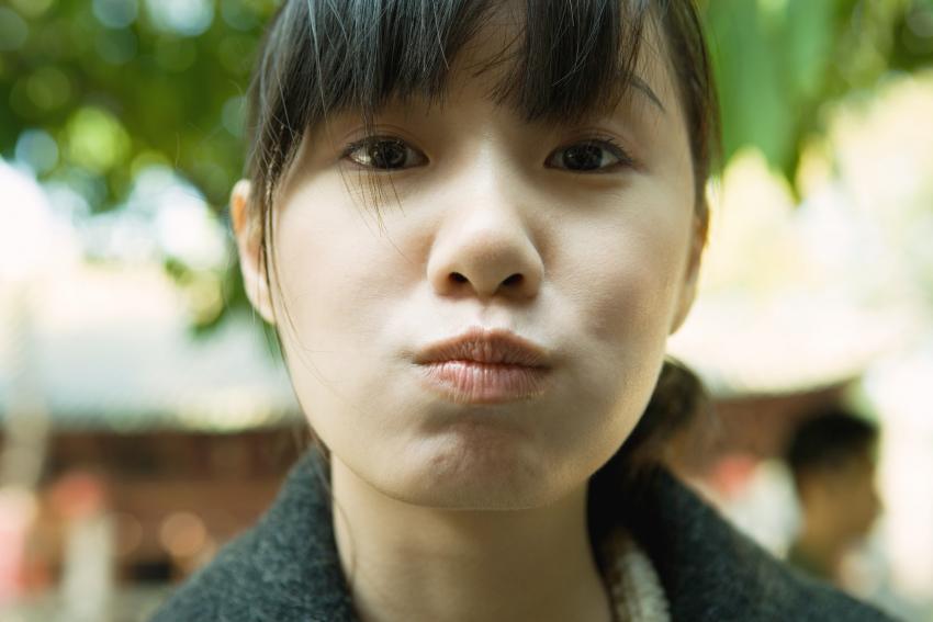 Signs of Lying in Body Language | LoveToKnow Health & Wellness
