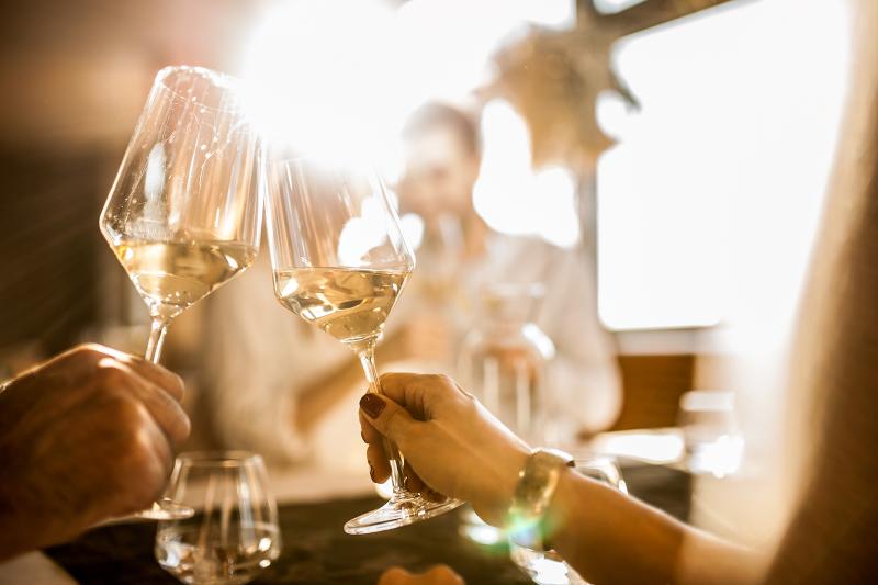 How to Drink and Taste White Wine Properly | LoveToKnow