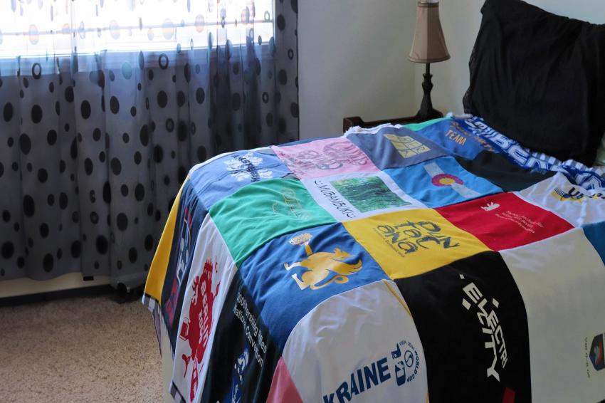 15 Super Creative Ways to Upcycle Old T-shirts | LoveToKnow