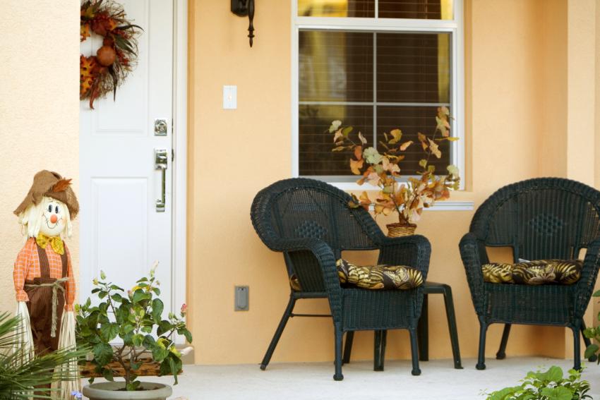 30 Fall Porch Decor Ideas for the Warmest of Welcomes | LoveToKnow