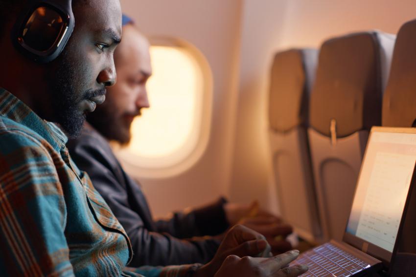Don't Wing It: Use These 15 Airplane Etiquette Tips Every Time You Fly ...
