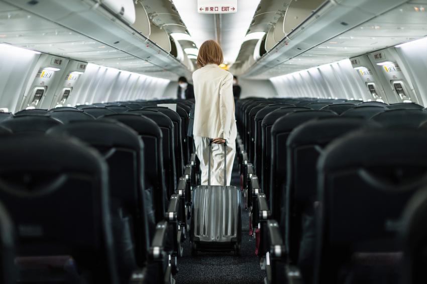 Don't Wing It: Use These 15 Airplane Etiquette Tips Every Time You Fly ...