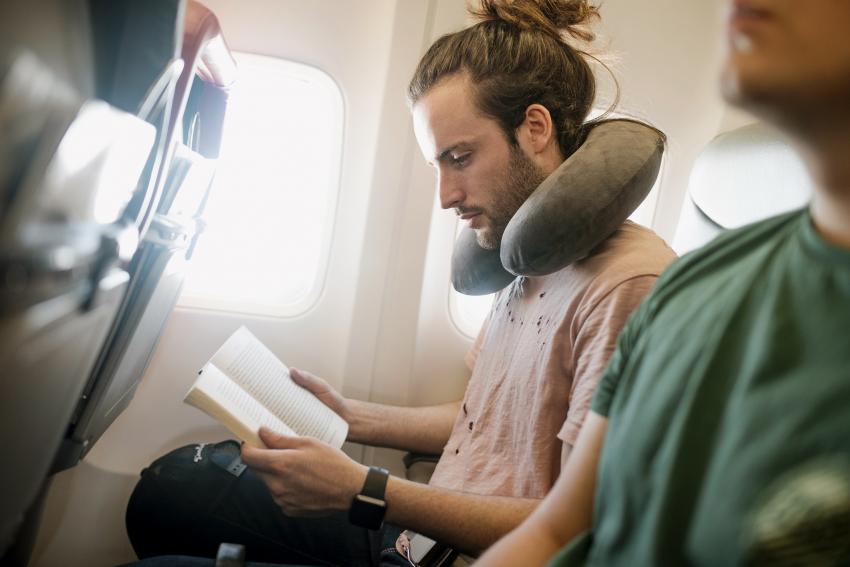 Don't Wing It: Use These 15 Airplane Etiquette Tips Every Time You Fly ...